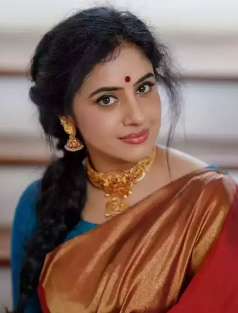 Methil Devika - Indian Actor Profile, Pictures, Movies, Events | nowrunning