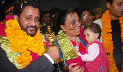 Rasool and Irfan Khan receive a rousing welcome Pictures | nowrunning