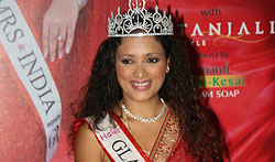 Maureen Wadia Unveils Gladrags Mrs India Contestants Pictures | nowrunning