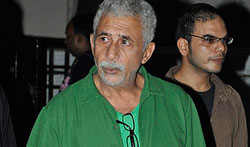 Naseerruddin Shah & Prateik Babbar Watch Allah ke Bandey Pictures ...