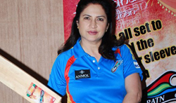 Kunika Take To Bat With Other TV Celebs At Pune Mol Ratan Jersey Launch ...