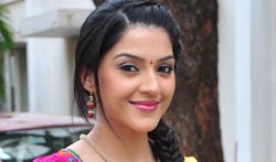 Mehreen Latest Photos Pictures | nowrunning