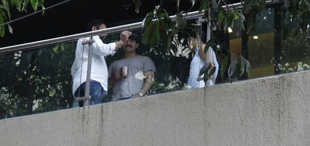 Vikramaditya Motwane and Nikhil Advani snapped at Saif Ali Khans house ...