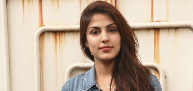 Rhea Chakraborty spotted at Sunny Super Sound in Juhu Pictures | nowrunning