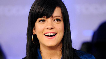 Dehydrated Lily Allen hospitalised | nowrunning